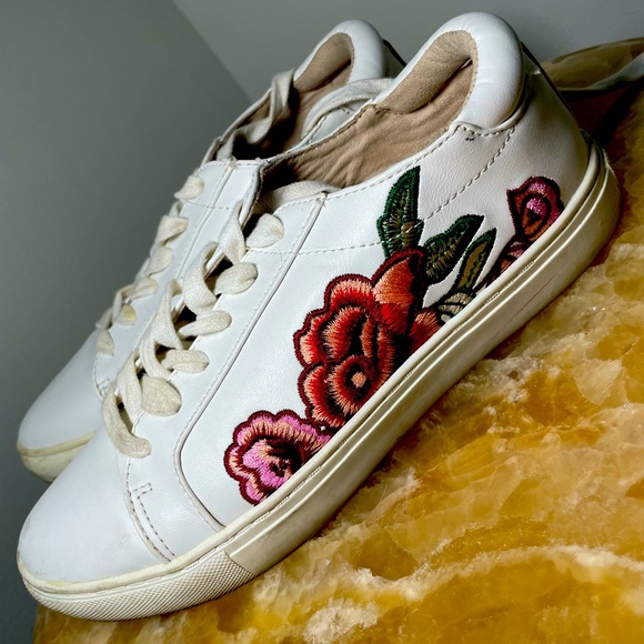 Kenneth Cole New York | Shoes | Comfy Shoes With Flower Design | Poshmark